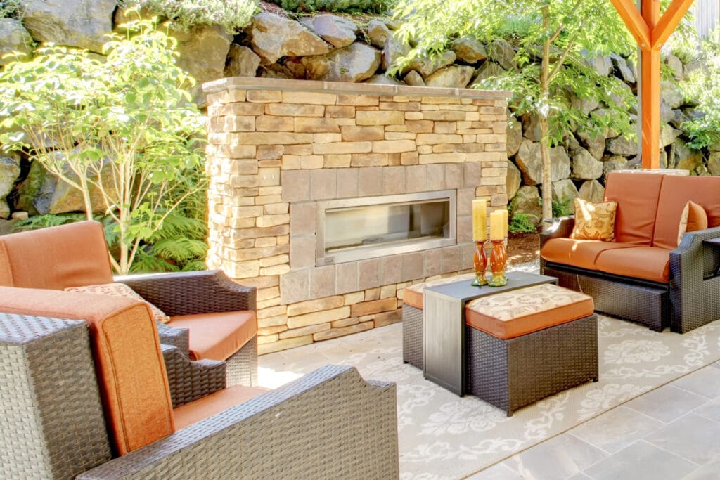 Een buitenhaard plaatsen op je terras: Info en inspiratie